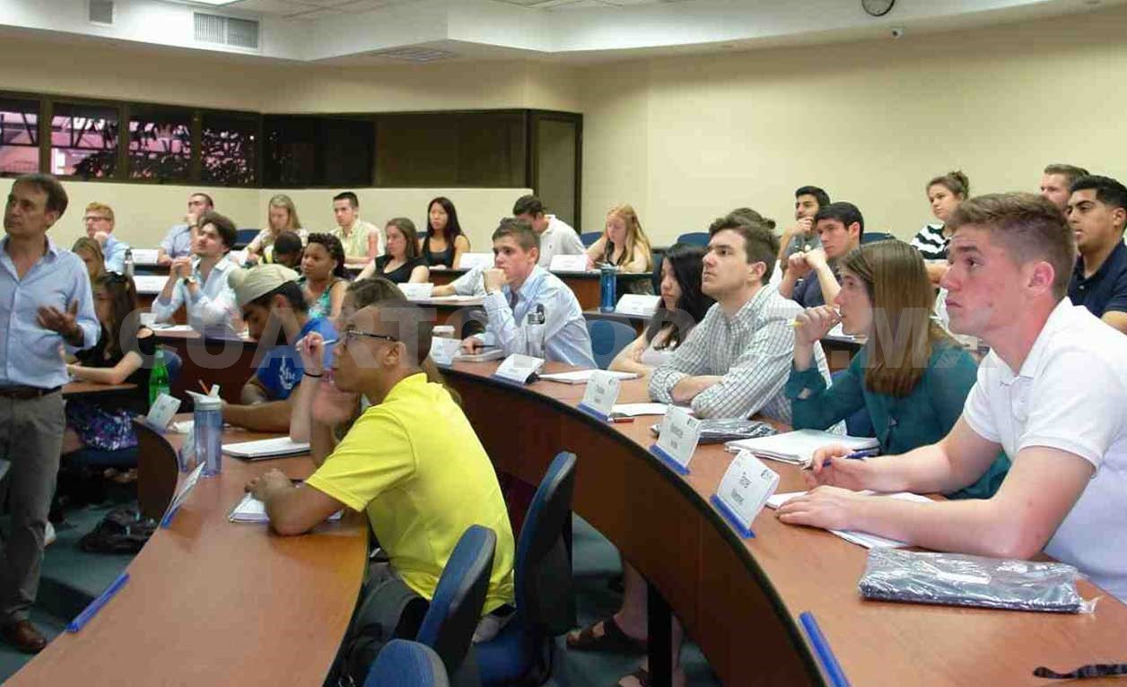 Barack Obama presenta guía para estudiantes