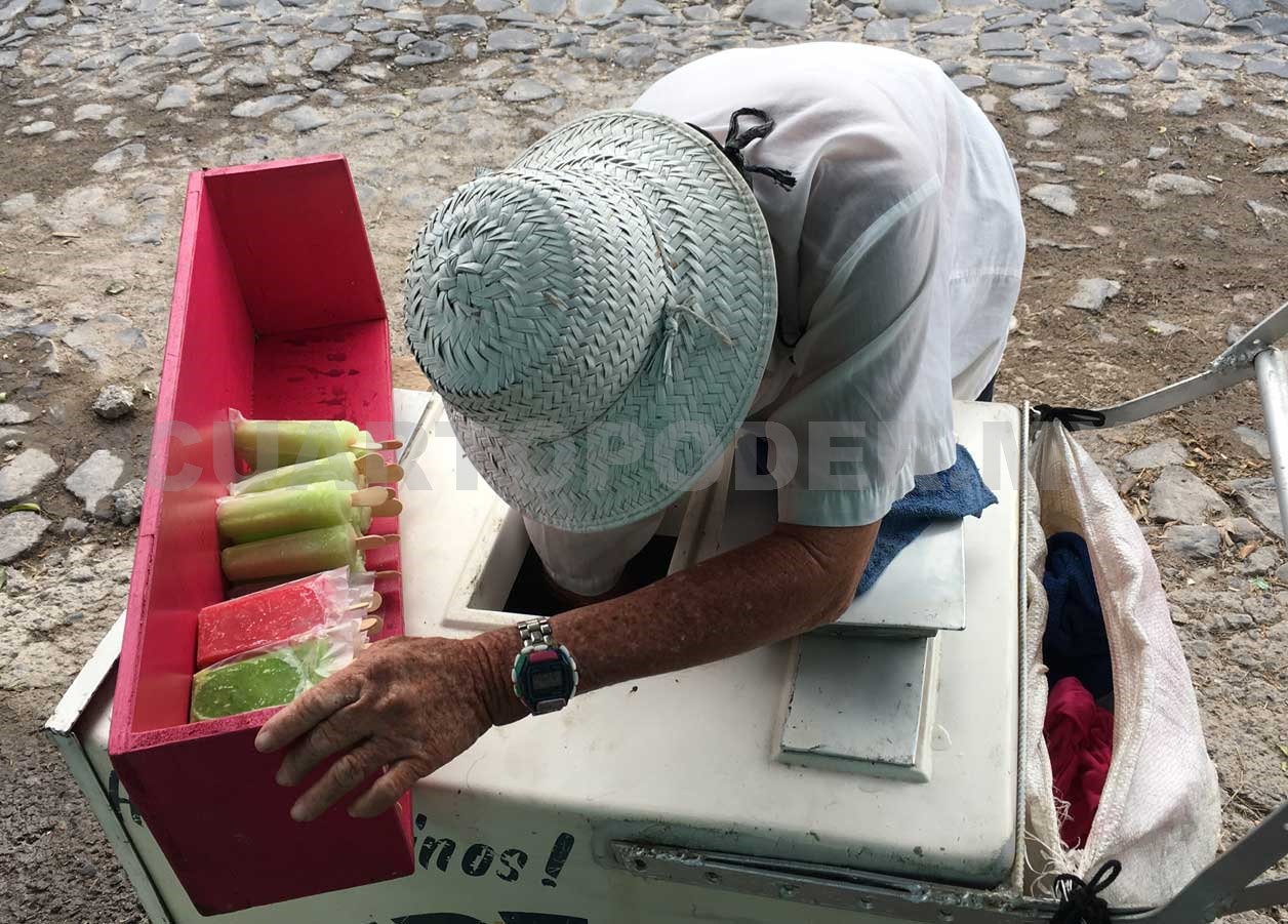 “Don Rojito”, orgullo del oficio de paletero