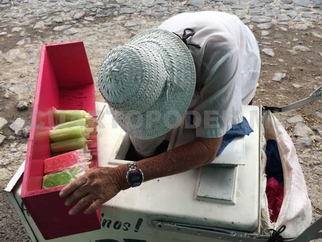 “Don Rojito”, orgullo del oficio de paletero