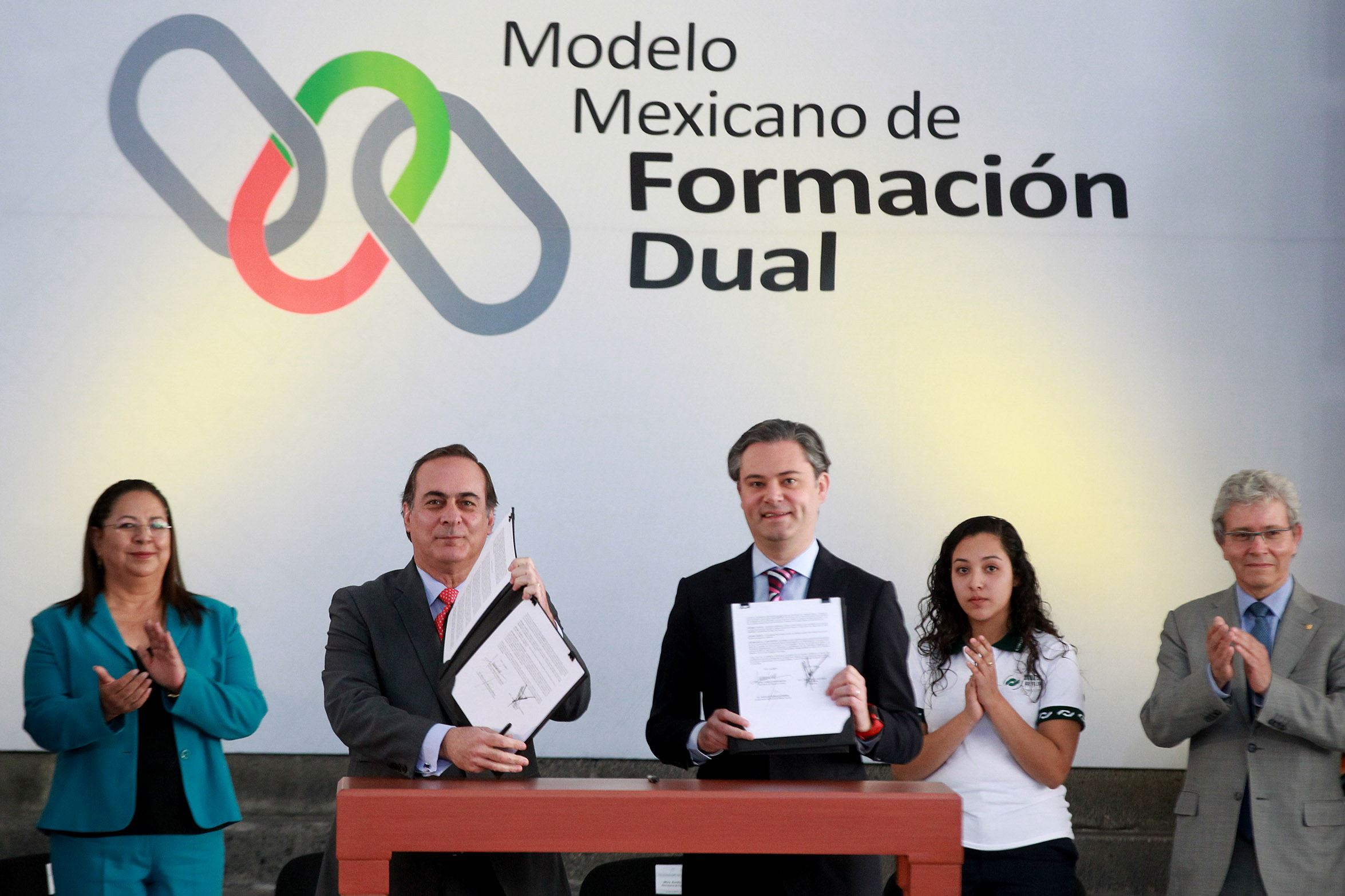 Modelo de educación dual recibe nuevo impulso