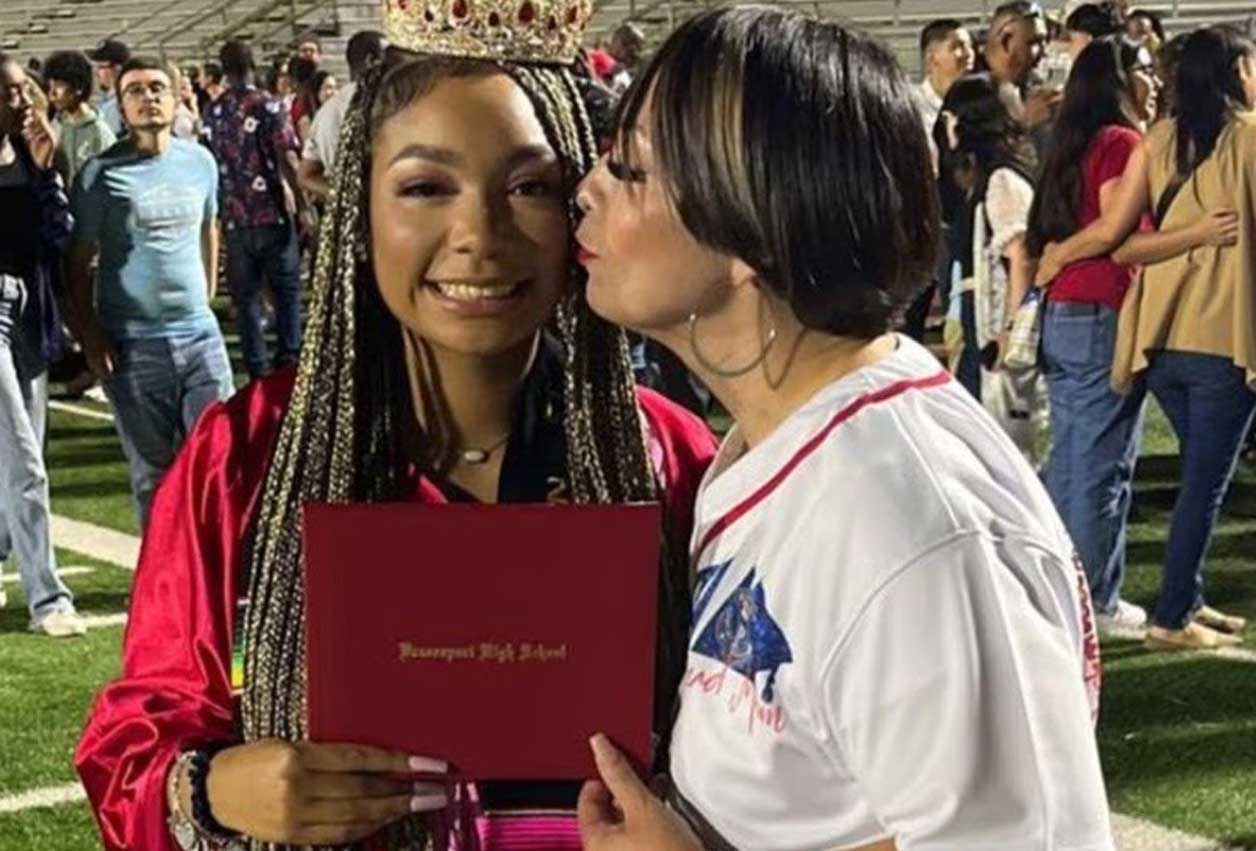 Por usar estola mexicana discriminan a ex reina