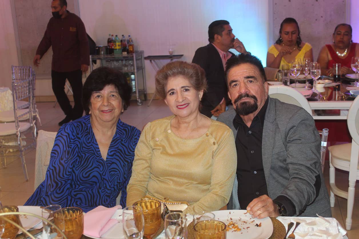 Hermosa fiesta para Sandra Denisse