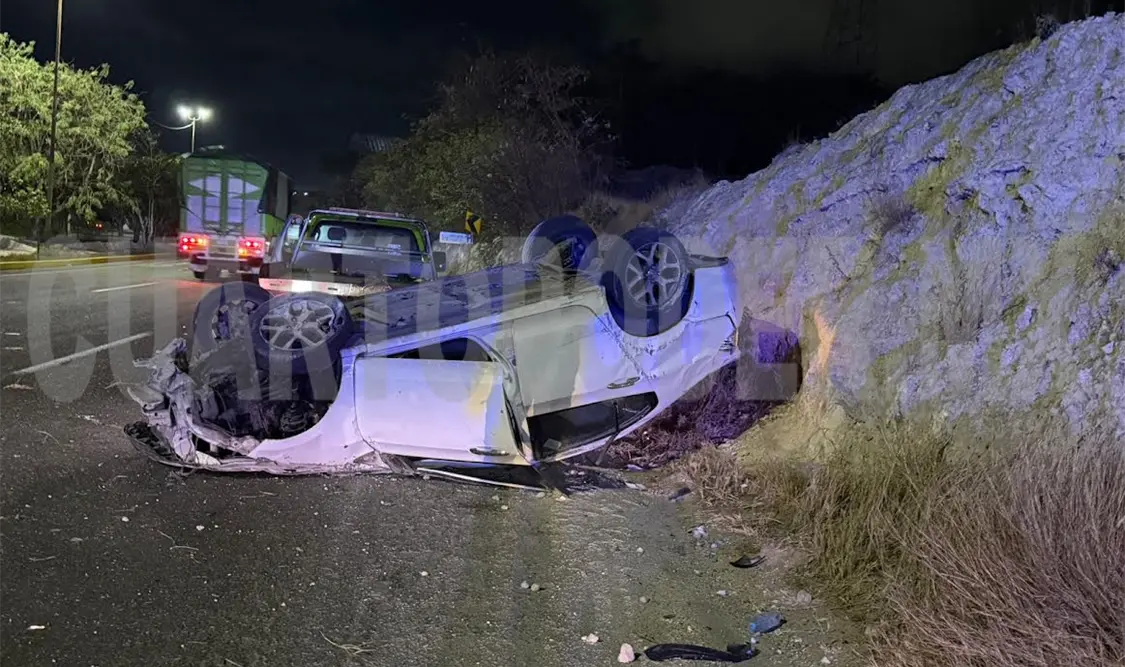Vuelca un veloz automovilista en el libramiento Norte